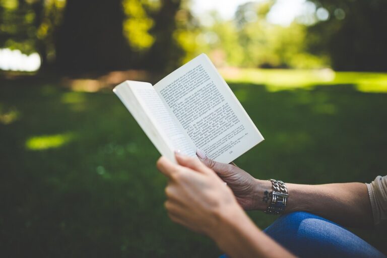 Trending Books Right Now: 10 Reads Worth the Hype